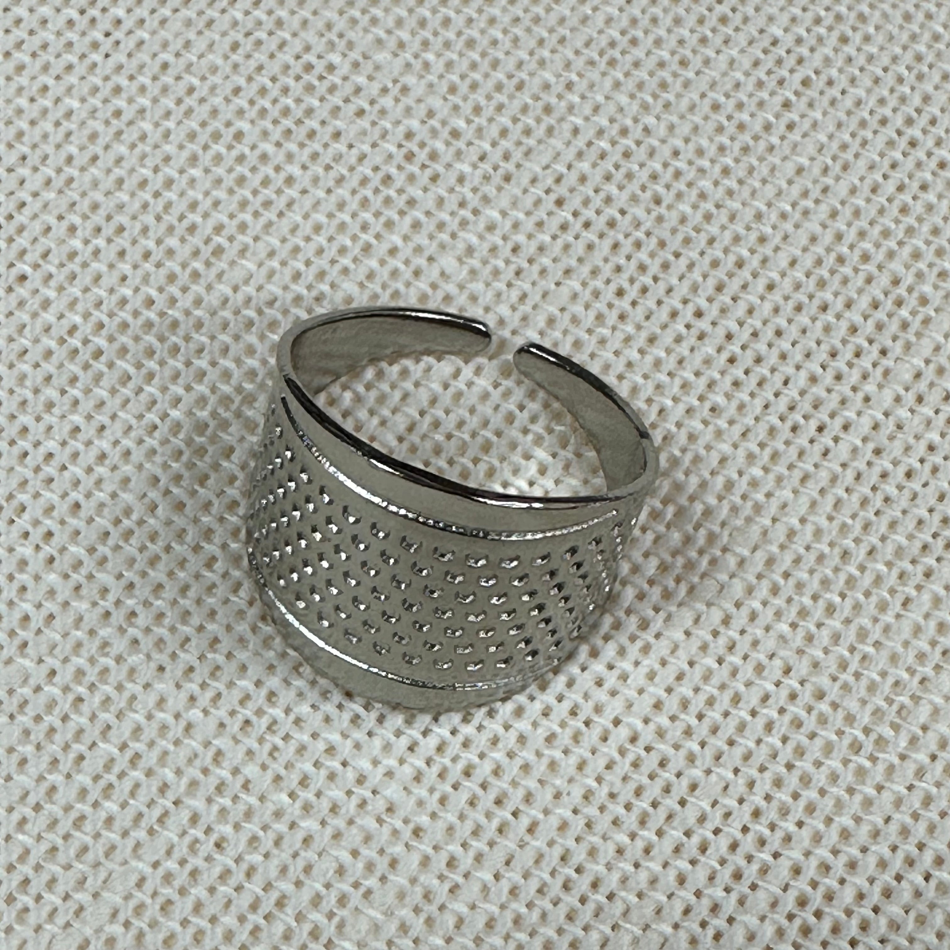 Adjustable Metal Ring Type Thimble – Stitchers' Corner Australia