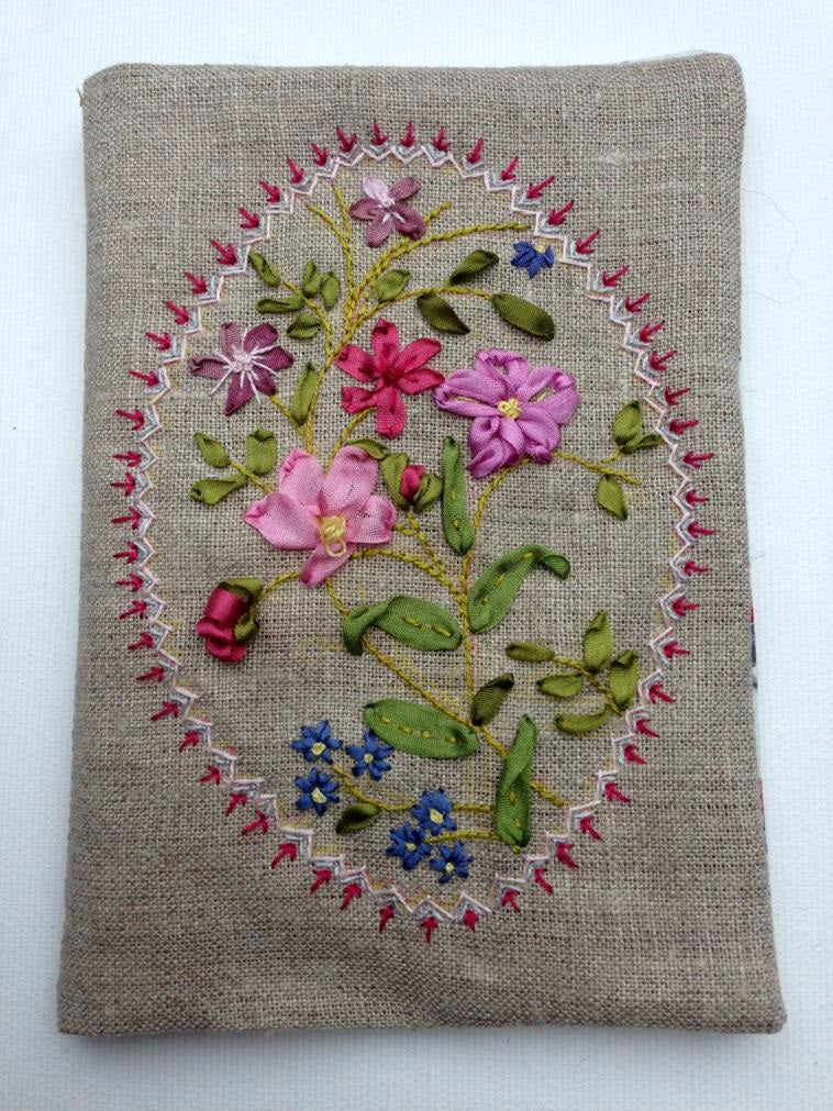 Au Ver a Soie Kits – Stitchers' Corner Australia
